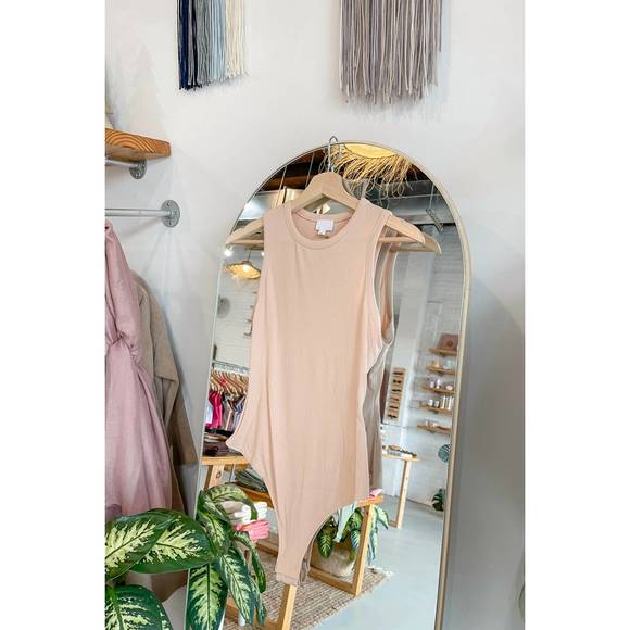 Le Lis | Tops | New Le Lis Louise Sleeveless Bodysuit In Nude | Poshmark